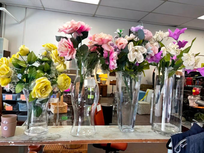 Artificial blooms that never wilt and vases waiting for their second act – instant home makeover materials at bargain prices.