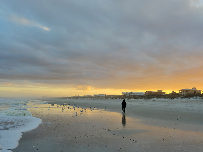 Golden hour at Fernandina Beach – where solitary walks along the shore become memories that last a lifetime.