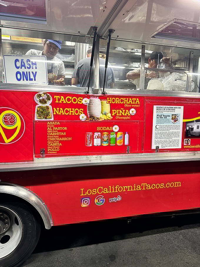 "Cash only" signs and focused staff – this isn't just cooking, it's culinary choreography performed with the precision of seasoned professionals.