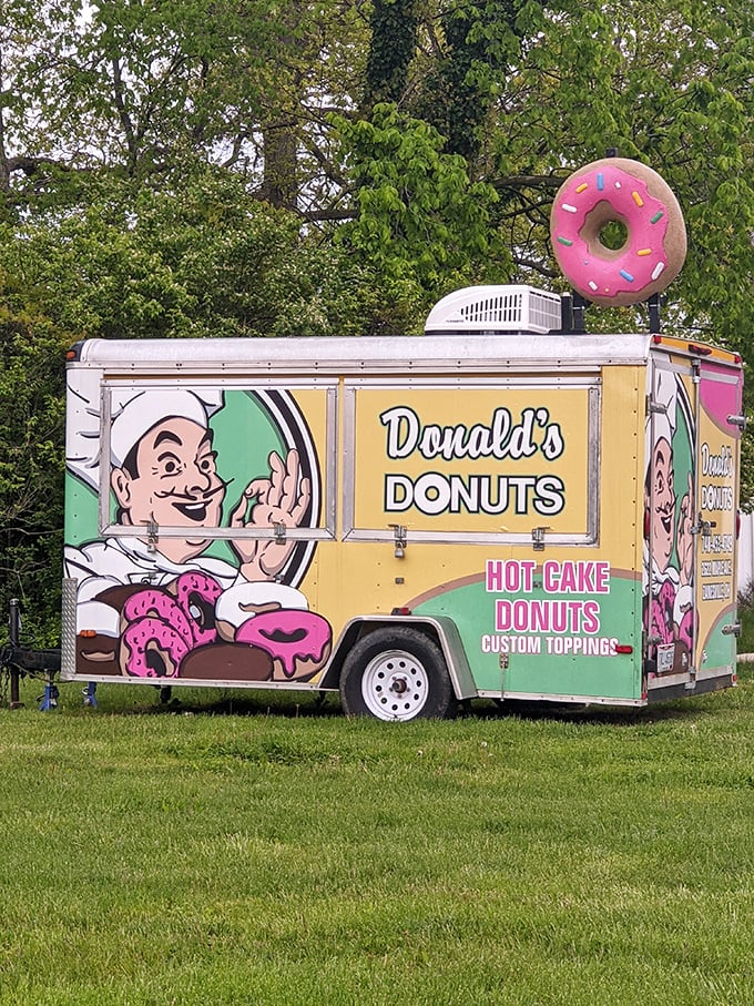 The Donald's Donuts food truck—spreading fried dough happiness on wheels, with that giant pink donut standing guard on top.