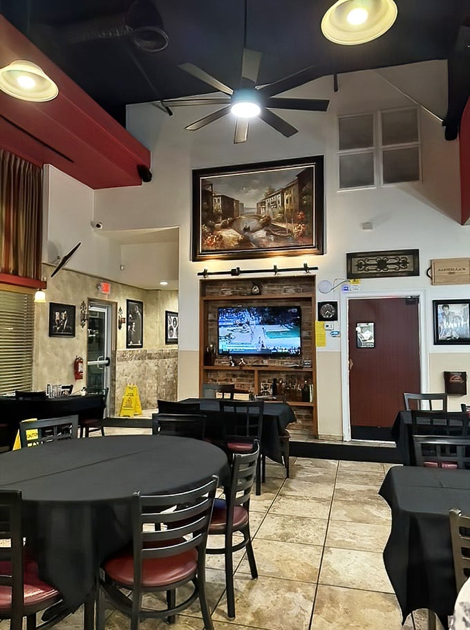 High ceilings, sports on TV, and the promise of fresh seafood – Rusty's interior feels like the living room of that friend who lives better than you do.