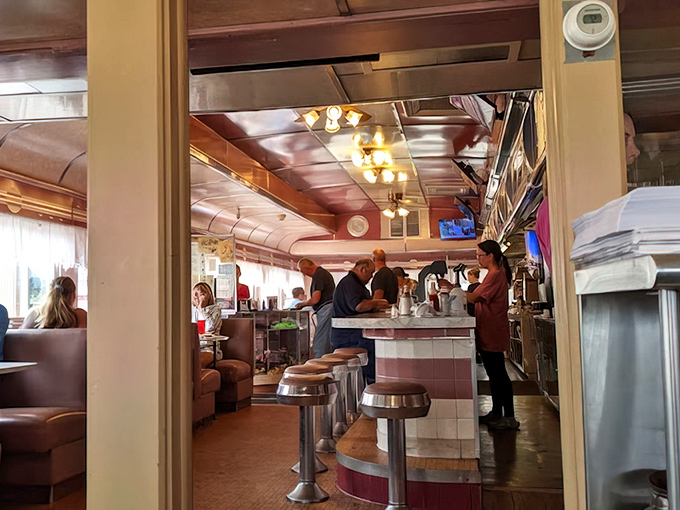 The heart of any great diner is the dance between cooks and servers – a choreographed ballet of hash browns and hot coffee.