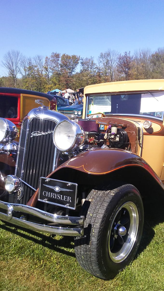 Classic cars and classic cinema—a match made in Americana heaven. These vintage beauties make special appearances during themed events at Becky's.