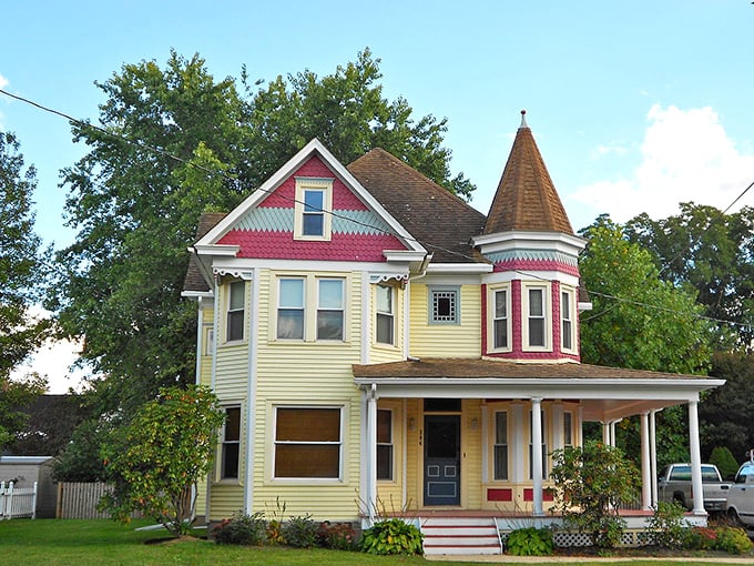 Classic farmhouses and open spaces give Townsend that countryside feel while keeping you close enough to city conveniences.