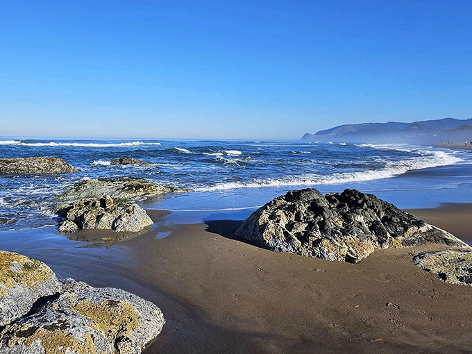 Lincoln City: Where rocky shores meet endless sandy beaches. The perfect spot to contemplate life's big questions or just hunt for agates.