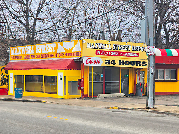 Open 24 hours, this cheerful yellow building houses late-night seafood treasures worth losing sleep for.