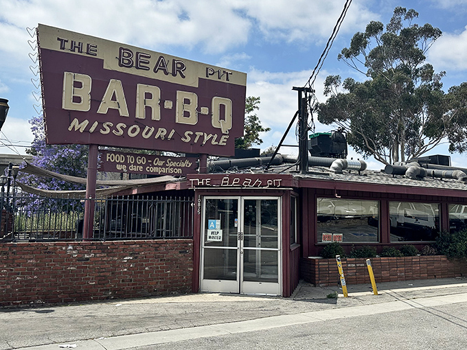 That vintage sign says it all: Missouri-style barbecue in the heart of the Valley. Like finding a unicorn that serves ribs.