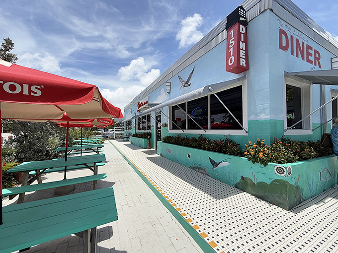 That turquoise exterior isn't just pretty – it's practically broadcasting "amazing comfort food lives here, folks!"
