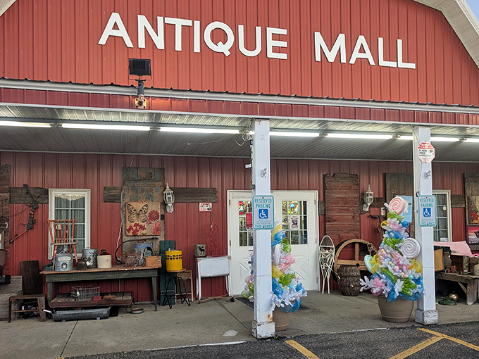 The classic red barn exterior isn't just charming—it's a siren call to treasure hunters everywhere. "Abandon all shopping lists, ye who enter here!"