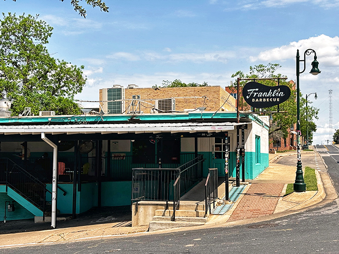 This unassuming building holds treasures that would make Fort Knox jealous – if Fort Knox served brisket.