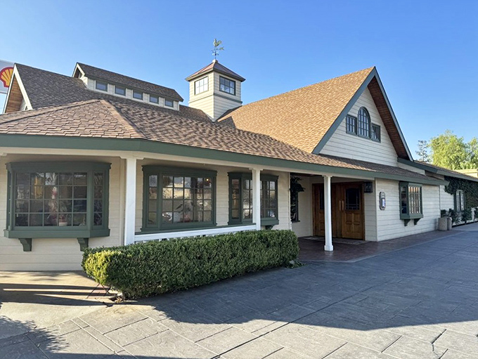 The farmhouse exterior of Hodel's stands like a country oasis in Bakersfield, promising comfort food salvation to weary Highway 99 travelers.