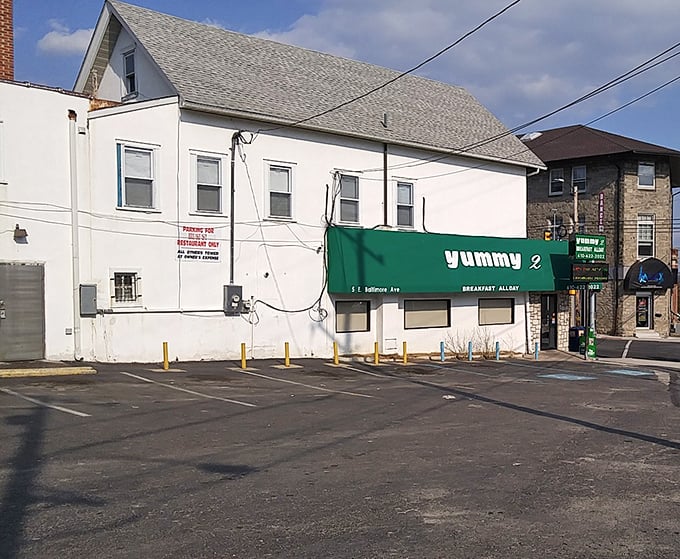 The unassuming exterior of yummy2 proves once again that culinary treasures often hide behind the most modest facades.
