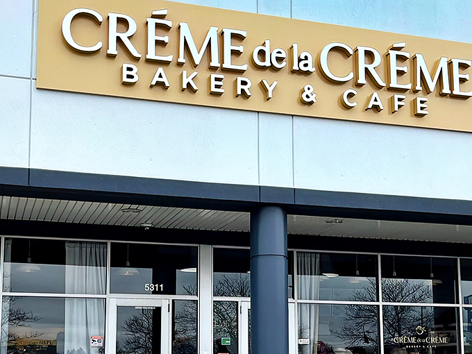 The elegant gold signage of Créme de la Créme beckons like a beacon of buttery hope in Columbus. Resistance is futile.