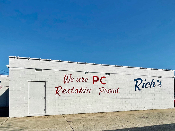 That "Home Town Owned... Home Town Proud" promise isn't just painted rhetoric—it's delicious reality.