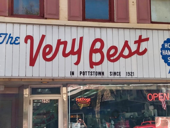 The iconic storefront hasn't changed much since 1921—proof that when you're doing something right, why mess with perfection?