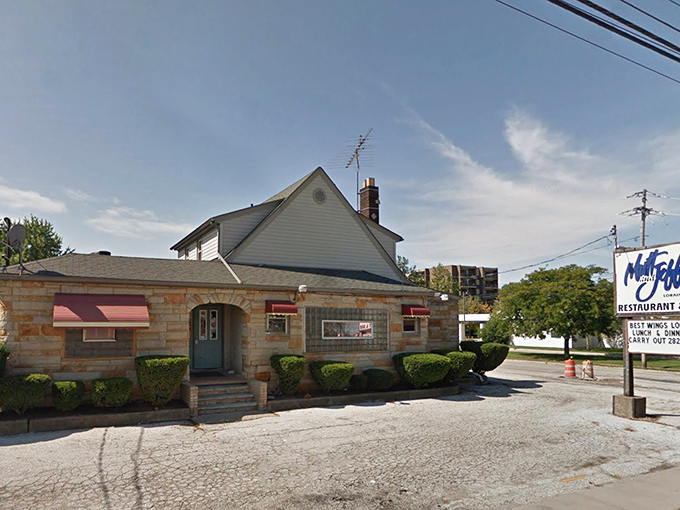 The unassuming exterior of Mutt & Jeff's hides culinary treasures within, like finding a diamond in your grandmother's cookie jar.