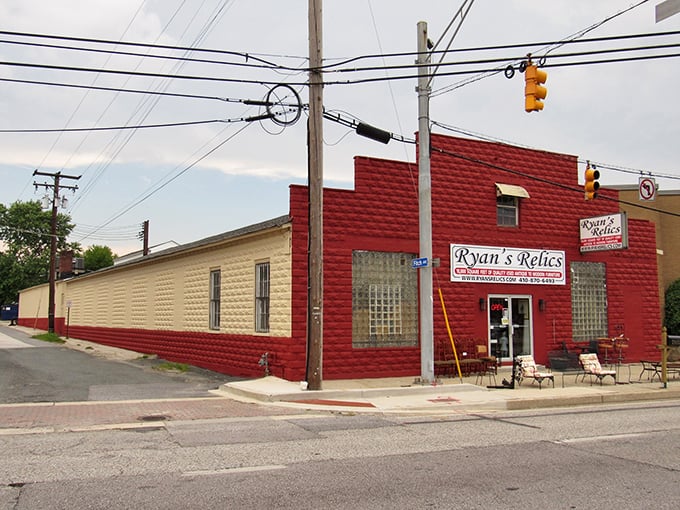The unassuming exterior of Ryan's Relics belies the wonderland within – like finding a treasure map disguised as a grocery list.