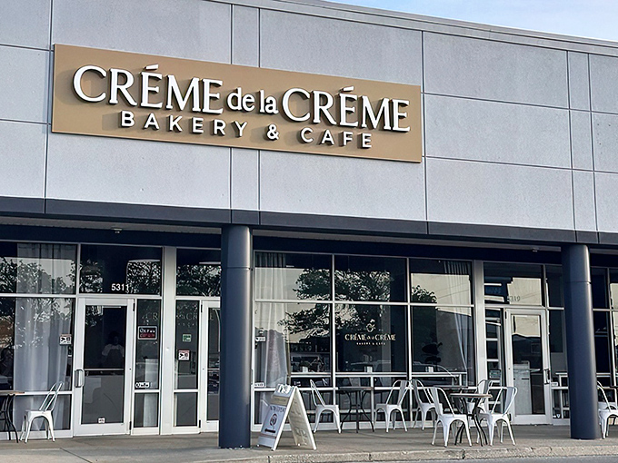 The elegant gold signage of Créme de la Créme beckons like a beacon of buttery hope in Columbus. Resistance is futile.