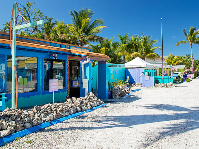Those vibrant buildings aren't just colorful – they're practically auditioning for a starring role in a tropical dream sequence.