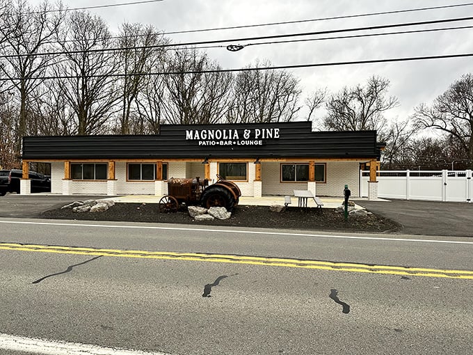 From roadside afterthought to culinary destination – Magnolia & Pine's unassuming exterior hides flavor treasures that would make any food detective proud.