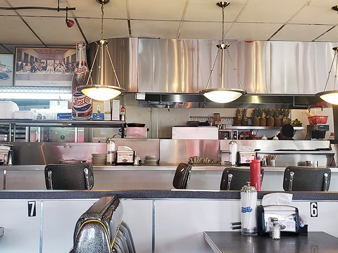 With vintage booths, shiny chrome, and the smell of sizzling classics in the air, Chubby’s feels like stepping into a time capsule of comfort and flavor.