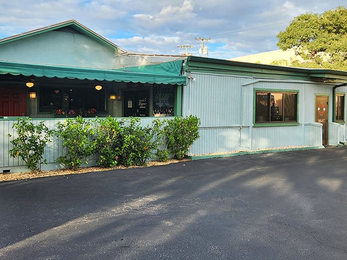 The unassuming exterior of Riggins Crabhouse hides seafood treasures within, proving that in Florida, the best spots often wear the humblest disguises.