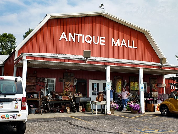 The classic red barn exterior isn't just charming—it's a siren call to treasure hunters everywhere. "Abandon all shopping lists, ye who enter here!"