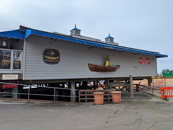 Perched at the edge of San Clemente Pier, Fisherman's Restaurant & Bar stands like a salty sea captain's outpost, complete with weathered charm and ocean-fresh promise.