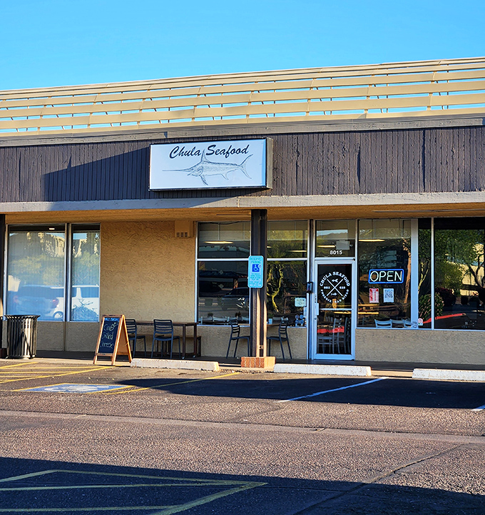 Strip mall magic happens here – where Chula Seafood transforms ordinary expectations into extraordinary oceanic adventures.