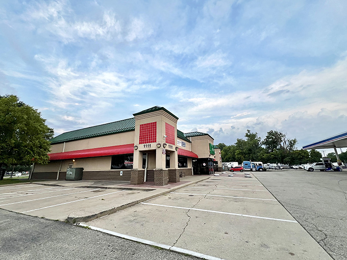 That packed parking lot isn't lying – when locals choose this over chain restaurants, you know something magical awaits inside.