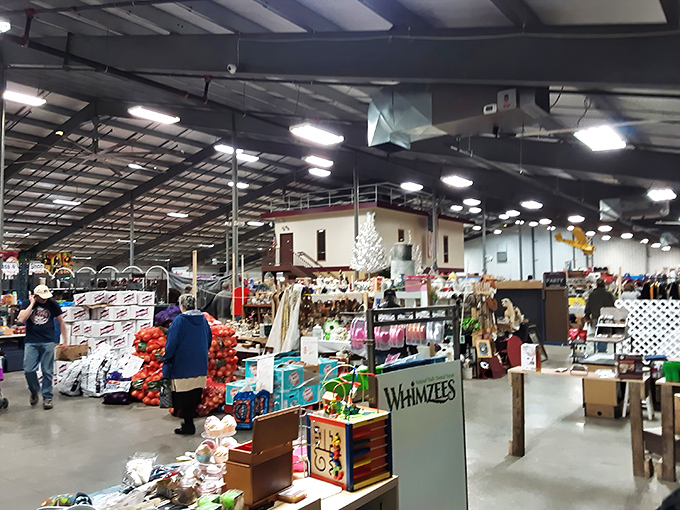 Treasure hunting at its finest! The indoor flea market section offers everything from nostalgic toys to practical household items—all waiting for their second chance at love.