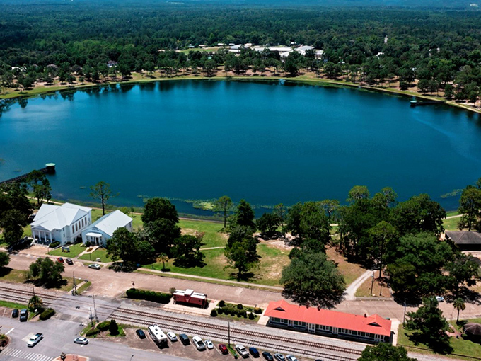 Lake DeFuniak's perfect circle isn't just geometrically satisfying—it's nature showing off. Like finding a flawless pearl in Florida's panhandle.