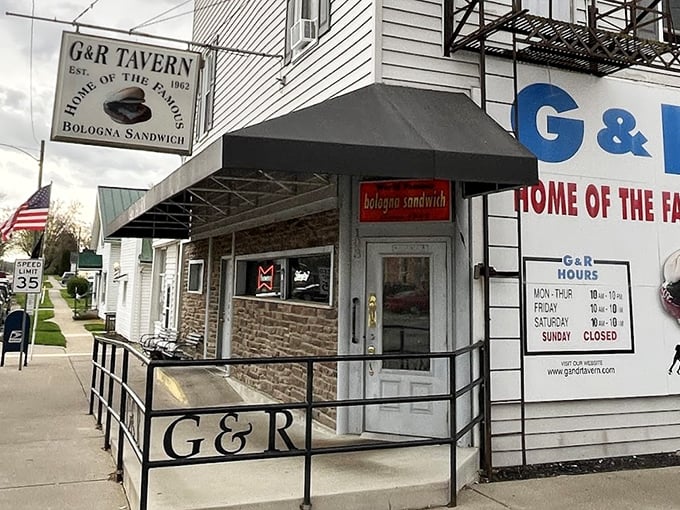 The unassuming exterior of G&R Tavern in Waldo, Ohio – proof that culinary greatness often hides behind the simplest facades.