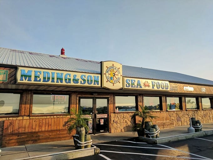 The unassuming exterior of Meding's Seafood stands like a beacon for hungry travelers – proof that culinary treasures often hide in plain sight.