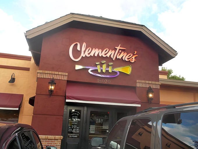 The burgundy facade of Clementine's welcomes hungry travelers like a jazz note in the suburban symphony of San Ramon.