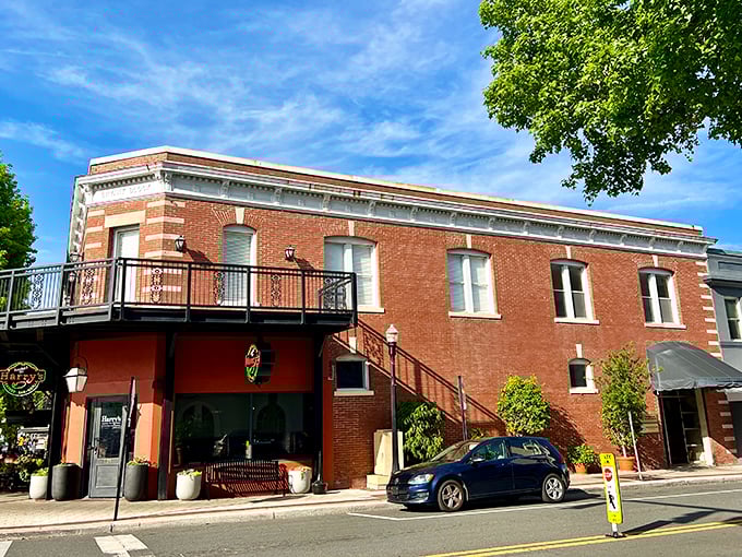 Harry's corner location brings New Orleans charm to downtown Lakeland, complete with wrought-iron balcony that practically begs you to sip hurricanes and people-watch.
