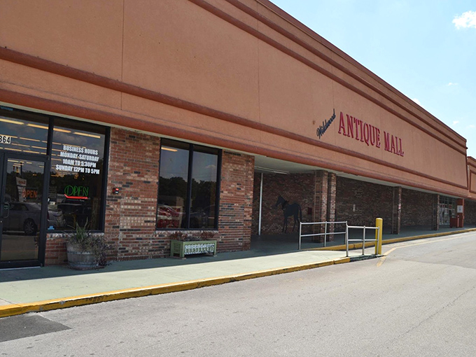The unassuming exterior of Wildwood Antique Mall – like finding a treasure chest disguised as a shoebox. Adventure awaits inside!