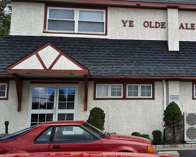 The unassuming exterior of Ye Olde Ale House stands like a culinary speakeasy—no flashy signs needed when your roast beef sandwich has its own fan club.