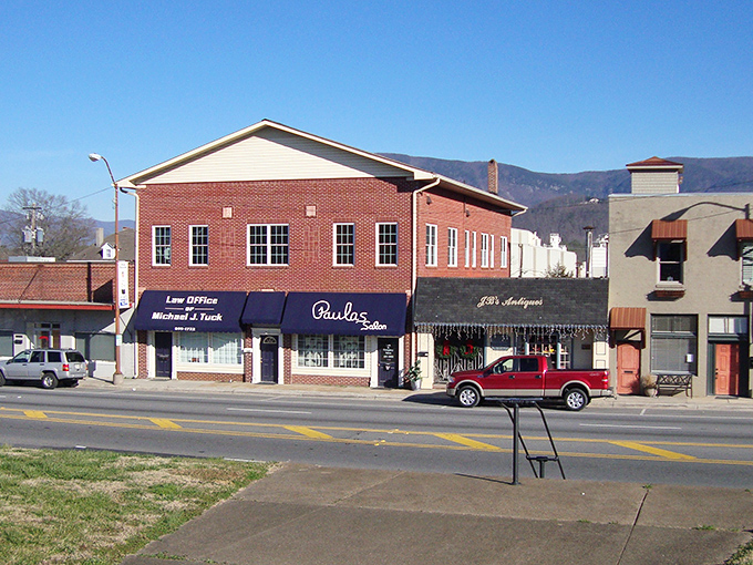 Downtown Chatsworth welcomes you with classic brick buildings and mountain views that frame the scene like nature's own picture window.