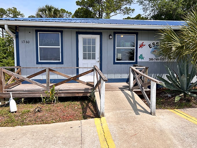 The unassuming blue-trimmed exterior of Essex Seafood House stands like a culinary lighthouse in Pierson, beckoning seafood pilgrims from miles around.