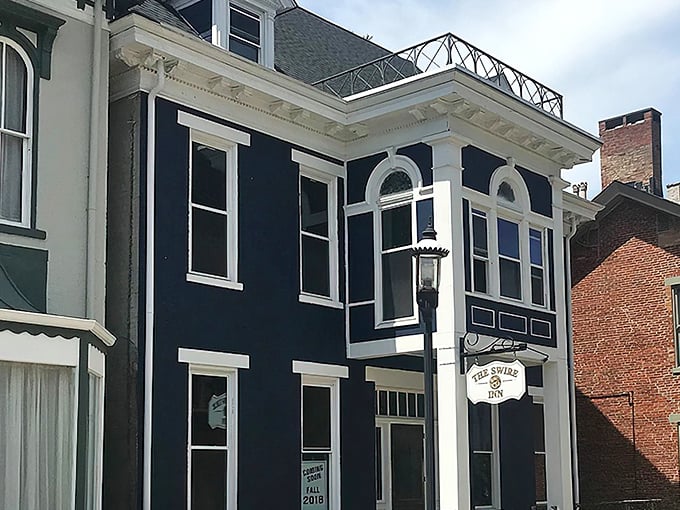 The navy blue façade with crisp white trim stands like a culinary lighthouse in downtown Middletown, beckoning hungry travelers with promises of comfort and charm.
