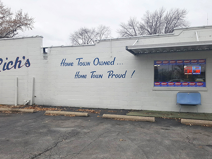 That "Home Town Owned... Home Town Proud" promise isn't just painted rhetoric—it's delicious reality.