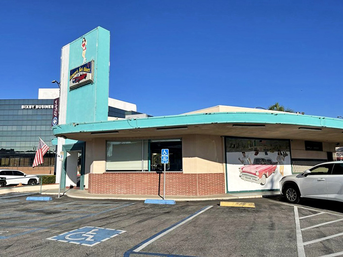 That turquoise tower isn't just eye-catching—it's a time machine disguised as architecture. Classic cars and classic meals await inside this Long Beach landmark.