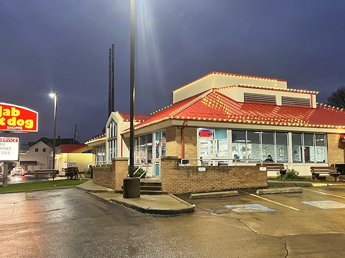 Night falls on Jib Jab, where the real magic happens after dark – and by magic, I mean fried chicken.