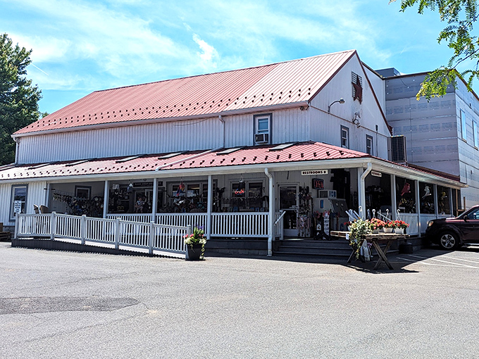 Step inside this unassuming bakery where Pennsylvania Dutch magic happens daily behind humble walls.