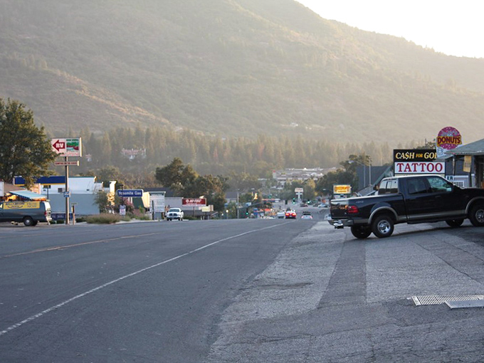 Main Street simplicity with mountain majesty as the backdrop – Oakhurst offers small-town charm without the big-city price tag.