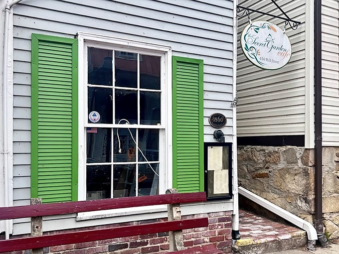 This historic Occoquan gem hides breakfast magic behind its unassuming facade—your taste buds will thank you for finding it.