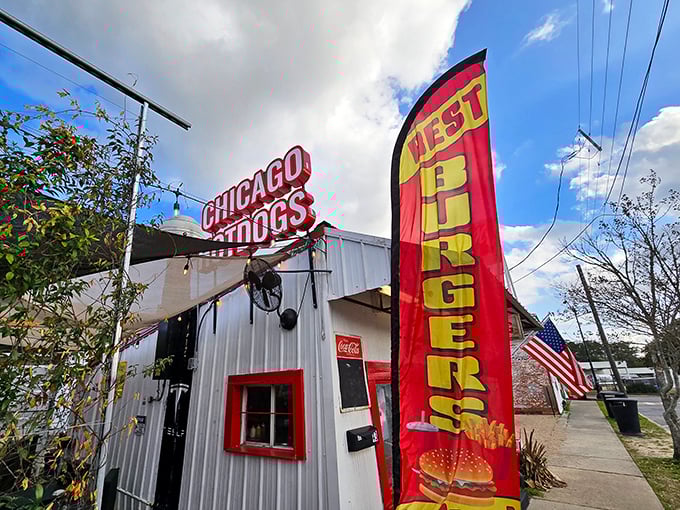 This little slice of hot dog heaven stands proudly in DeFuniak Springs, beckoning hungry travelers with its no-nonsense charm and vibrant signage.