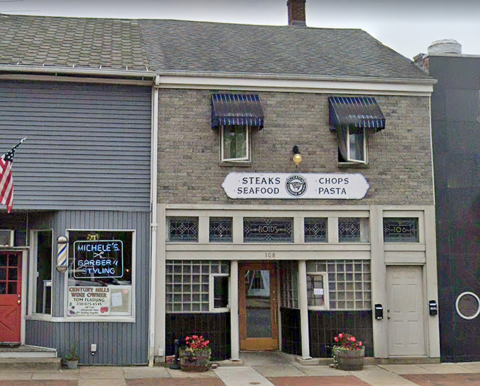 The unassuming brick facade of Scratch Steakhouse in Louisville hides culinary treasures within. Like finding a Rolex in a paper bag, this place delivers unexpected excellence.