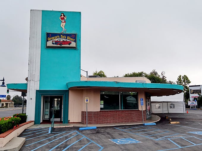 That turquoise tower isn't just eye-catching—it's a time machine disguised as architecture. Classic cars and classic meals await inside this Long Beach landmark.